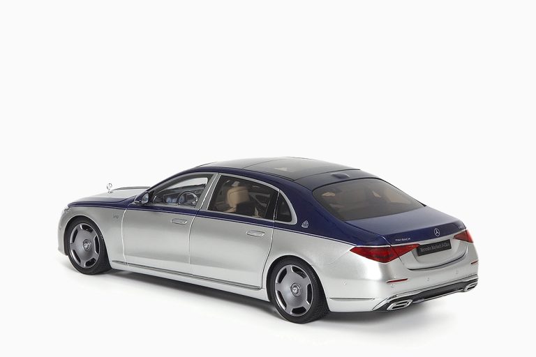 Mercedes-Benz 1:18 By Almost Real